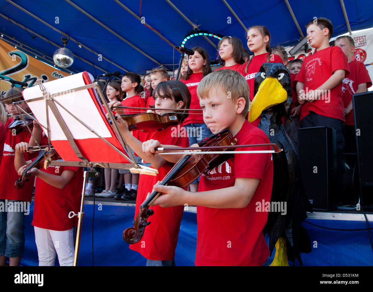 Oberhausen, Germany, SING DAY OF SONG, children's choir sings at the ...