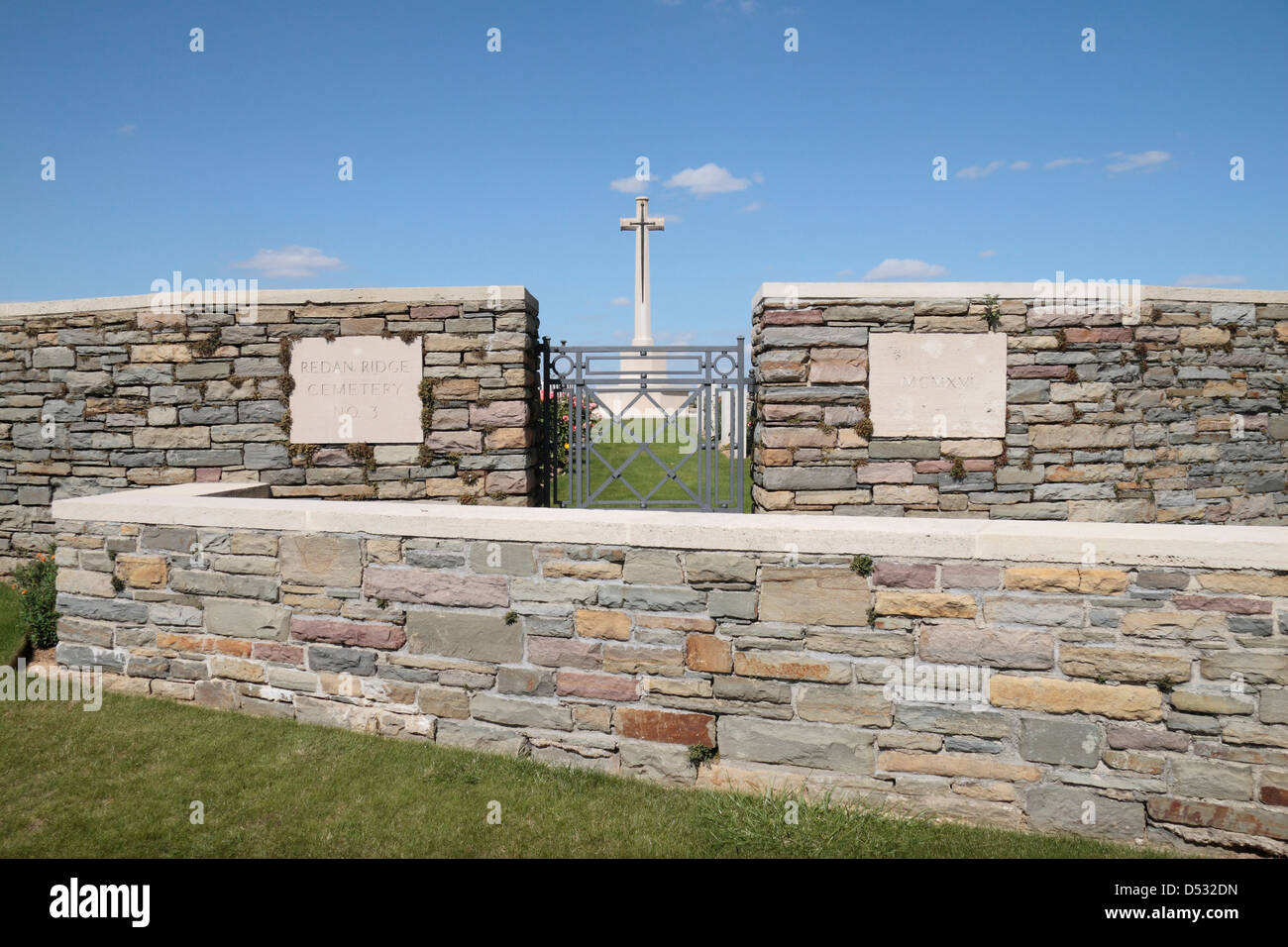 Cemetery gate france hi-res stock photography and images - Alamy