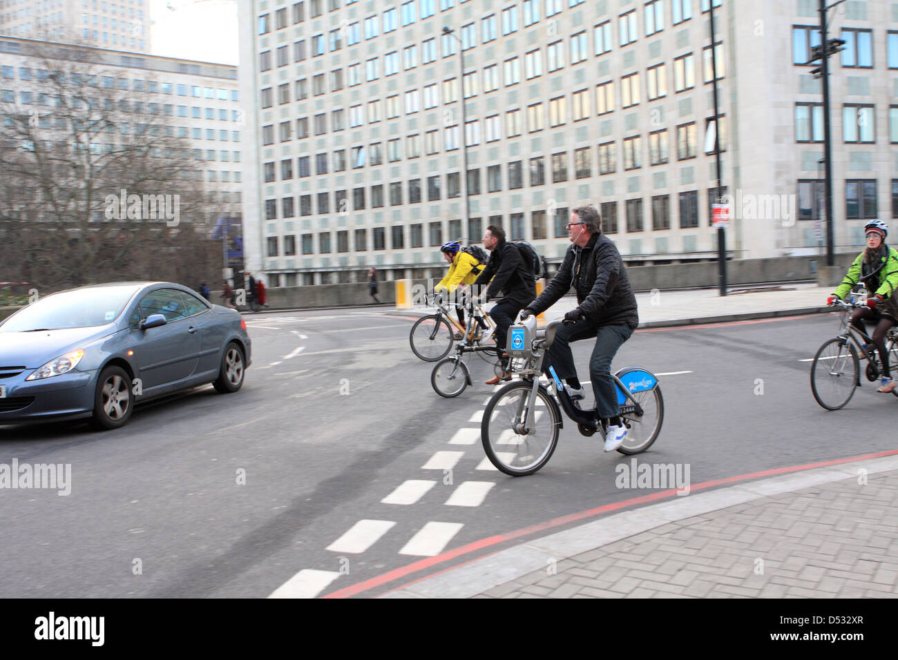 Road markings on traffic roundabout hi-res stock photography and images ...