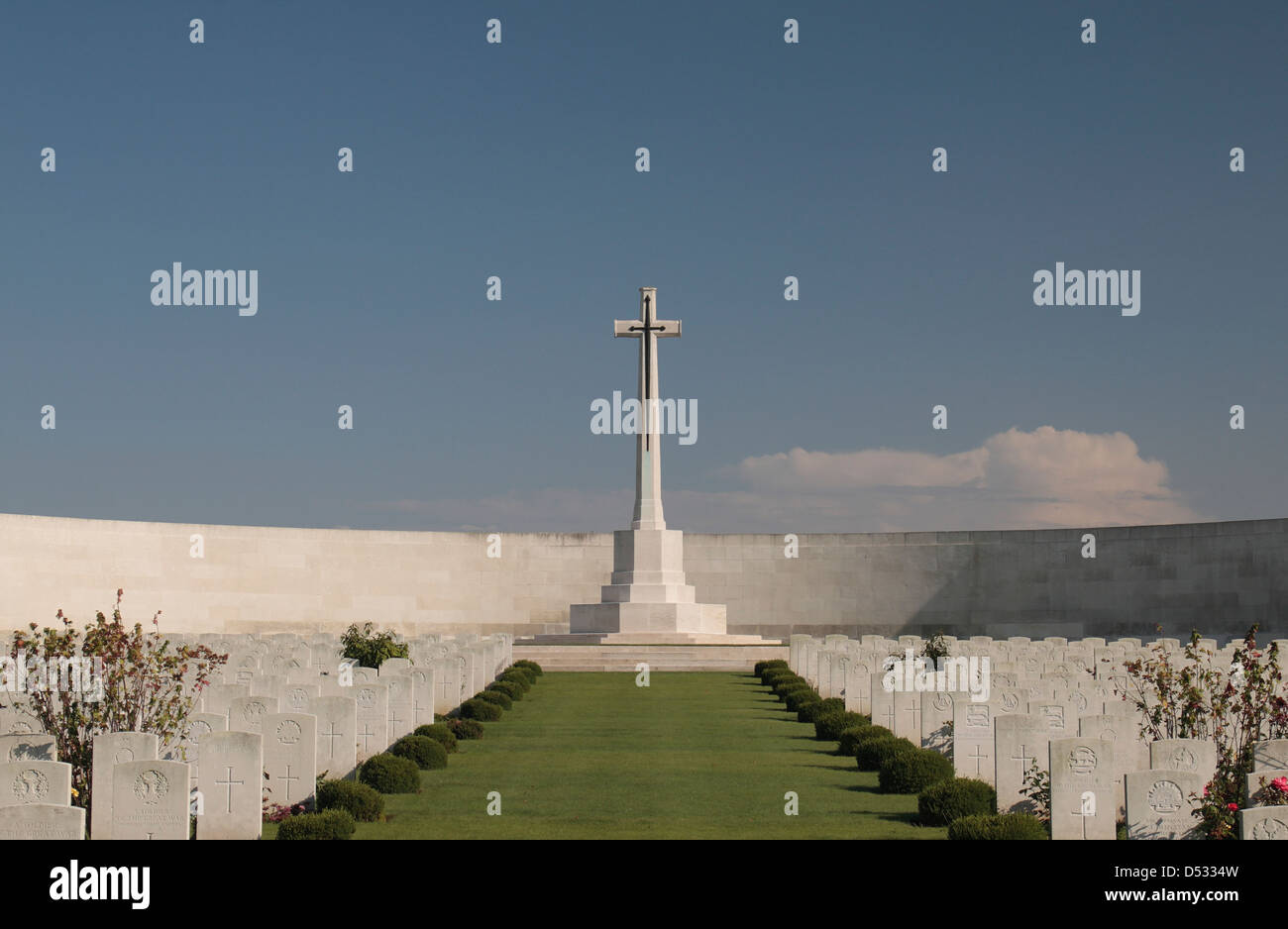 Cross of Sacrifice in the CWGC Serre Road No 2 cemetery, Serre Road ...