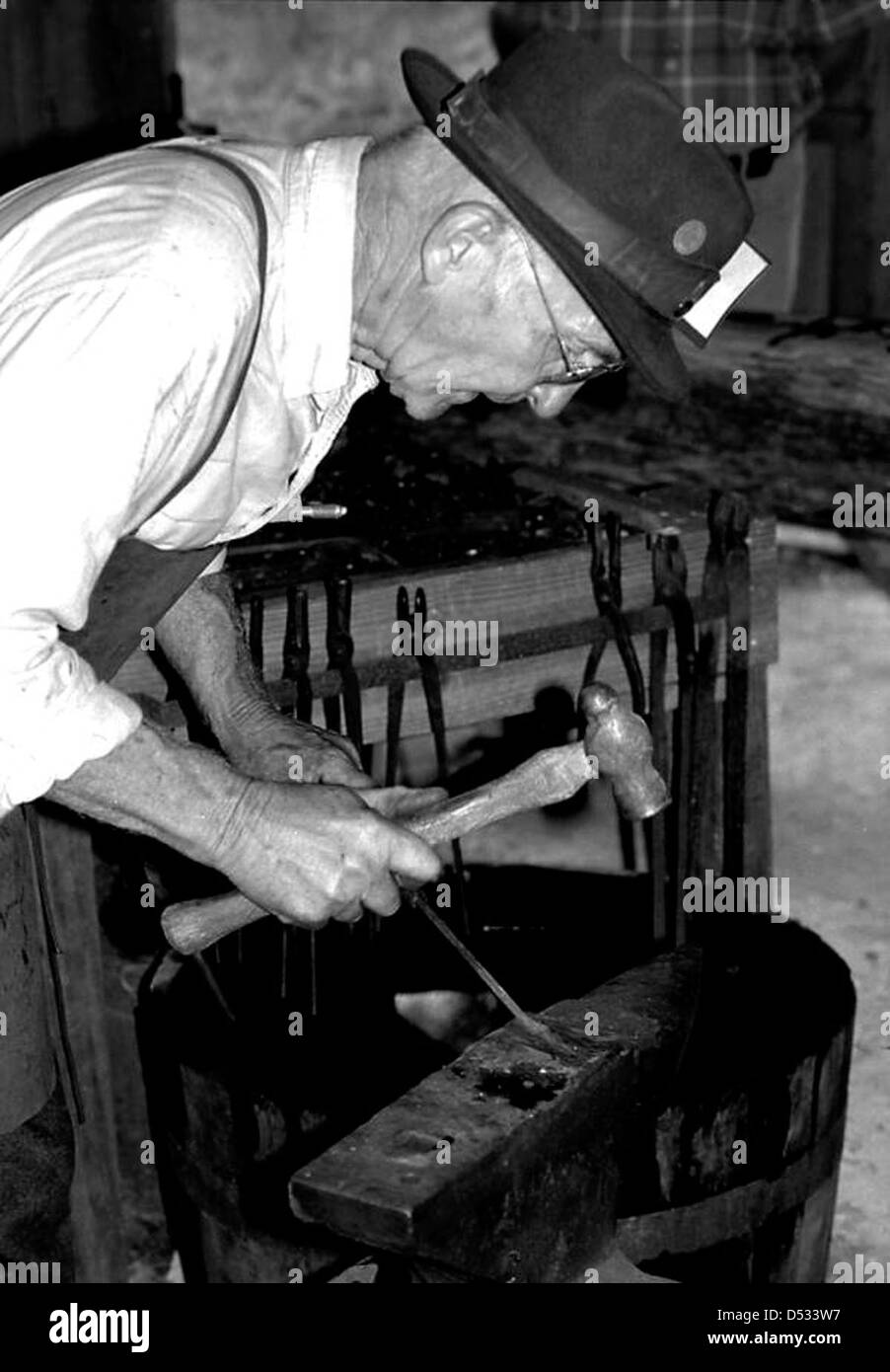 Blacksmith demonstrations hi-res stock photography and images - Alamy