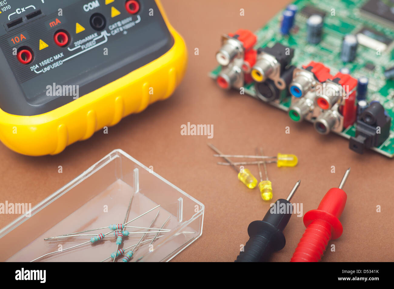 Electronic repair hi-res stock photography and images - Alamy
