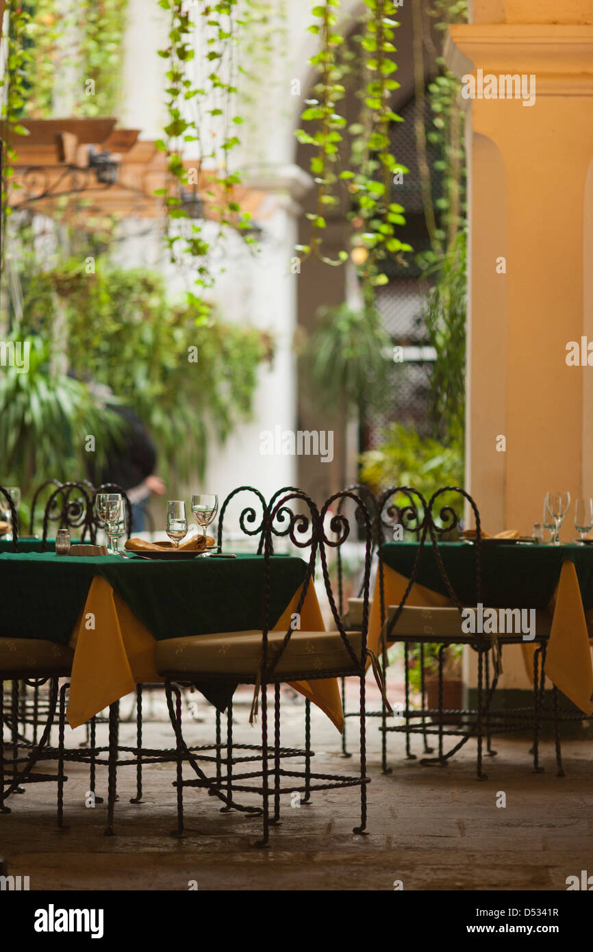 Restaurant caribbean tables hi-res stock photography and images - Alamy