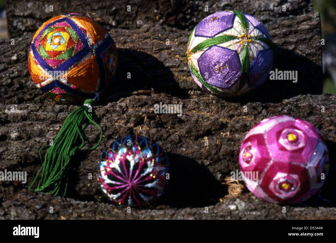Temari, a traditional Japanese thread craft, created by Chieri Esposito ...