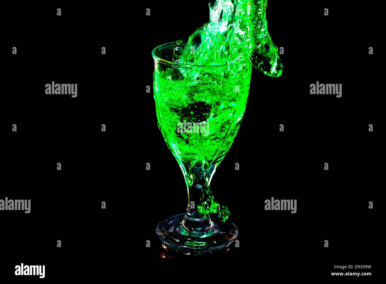 Green splash hi-res stock photography and images - Alamy