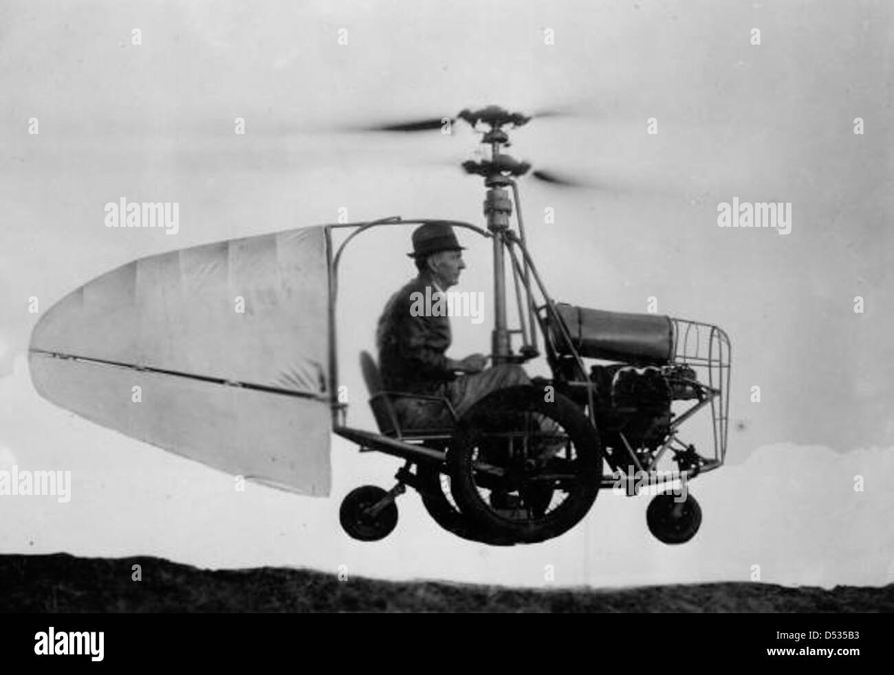 Inventors flying hi-res stock photography and images - Alamy