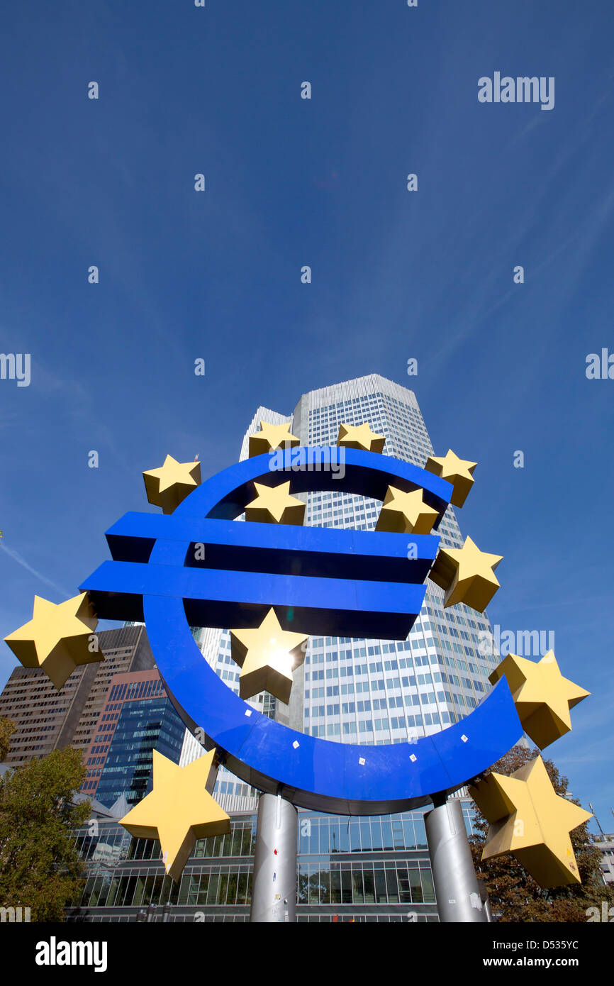 Euro sign in front hi-res stock photography and images - Alamy
