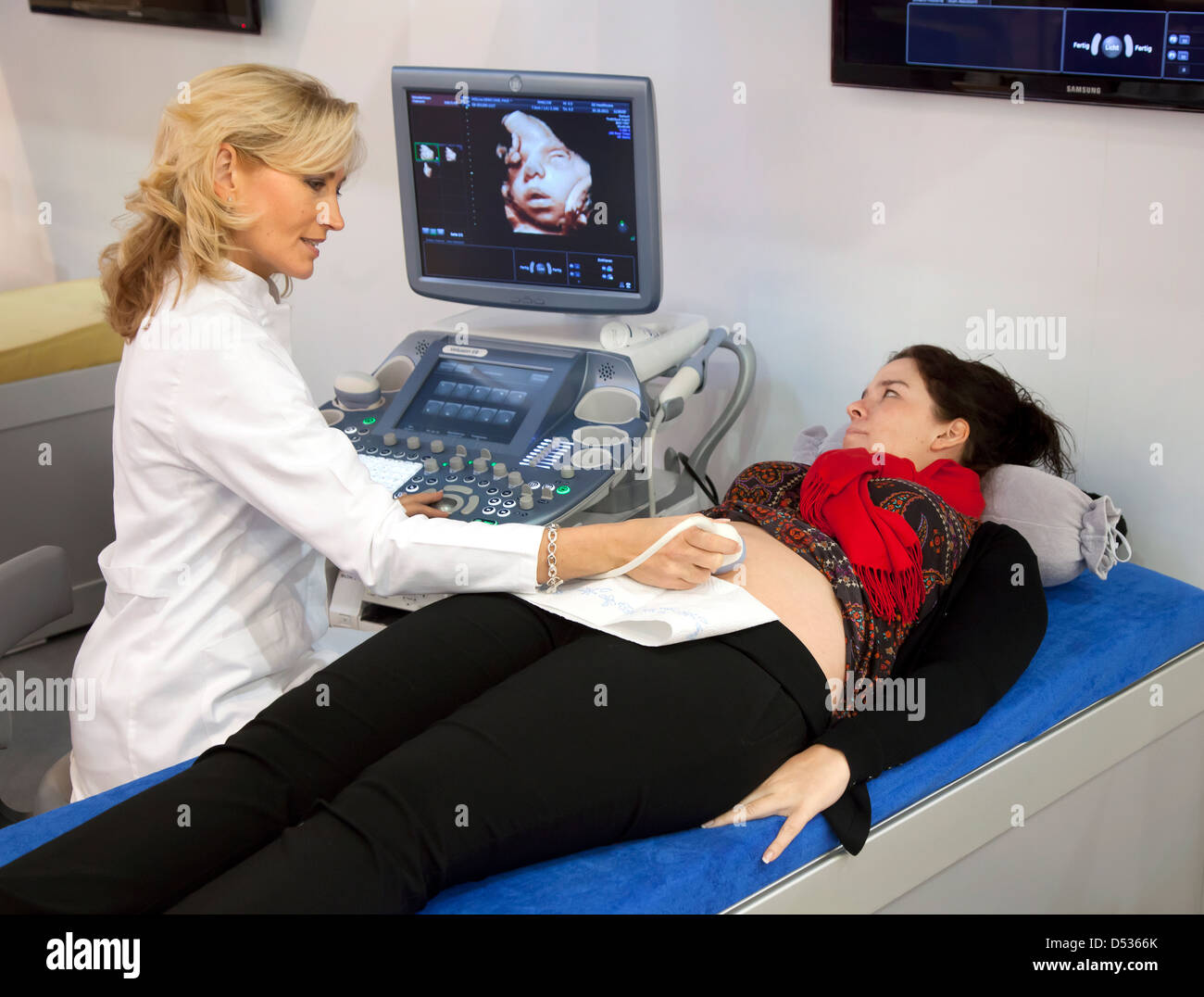 Doctor office pregnant europe hi-res stock photography and images - Alamy