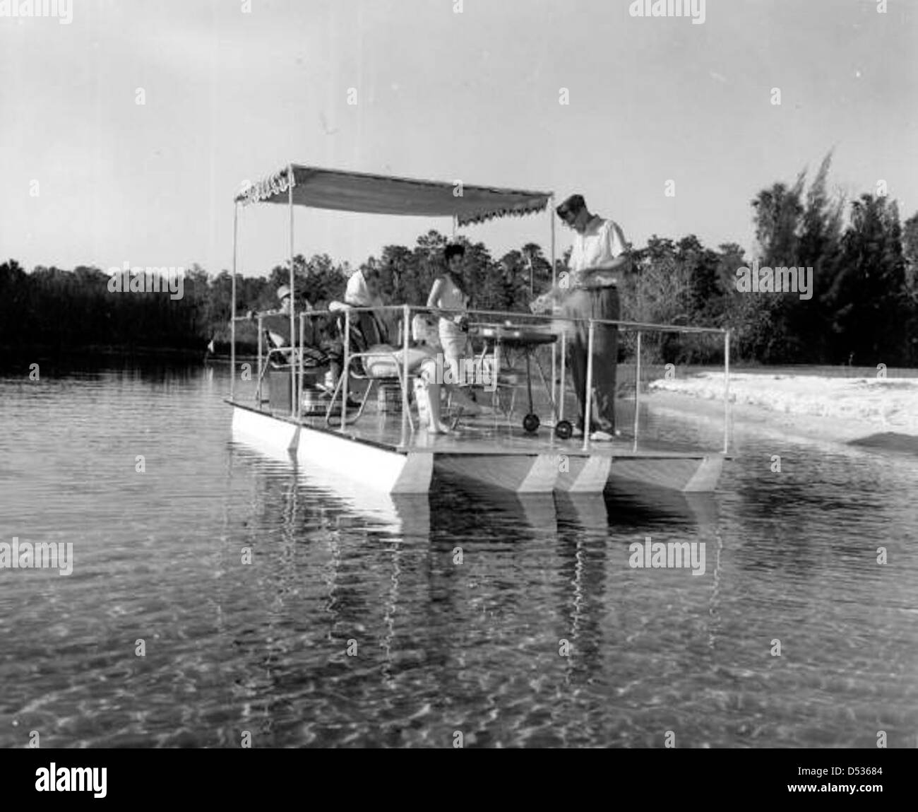 Family cookouts hi-res stock photography and images - Alamy