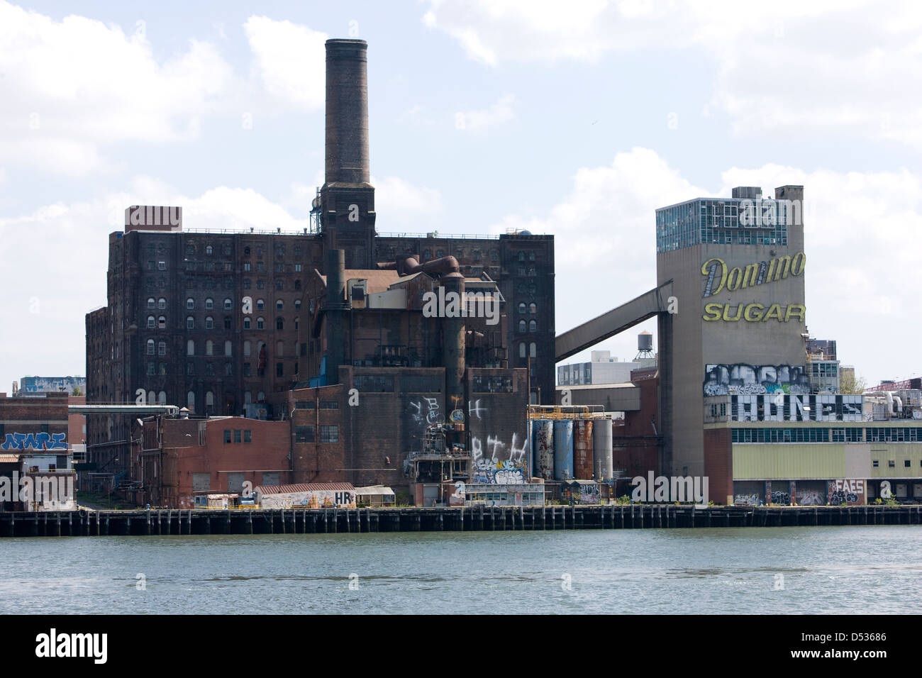 Domino sugar factory hi-res stock photography and images - Alamy