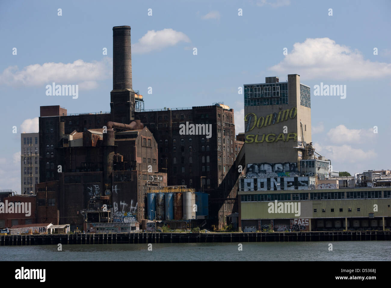 Domino sugar factory hi-res stock photography and images - Alamy