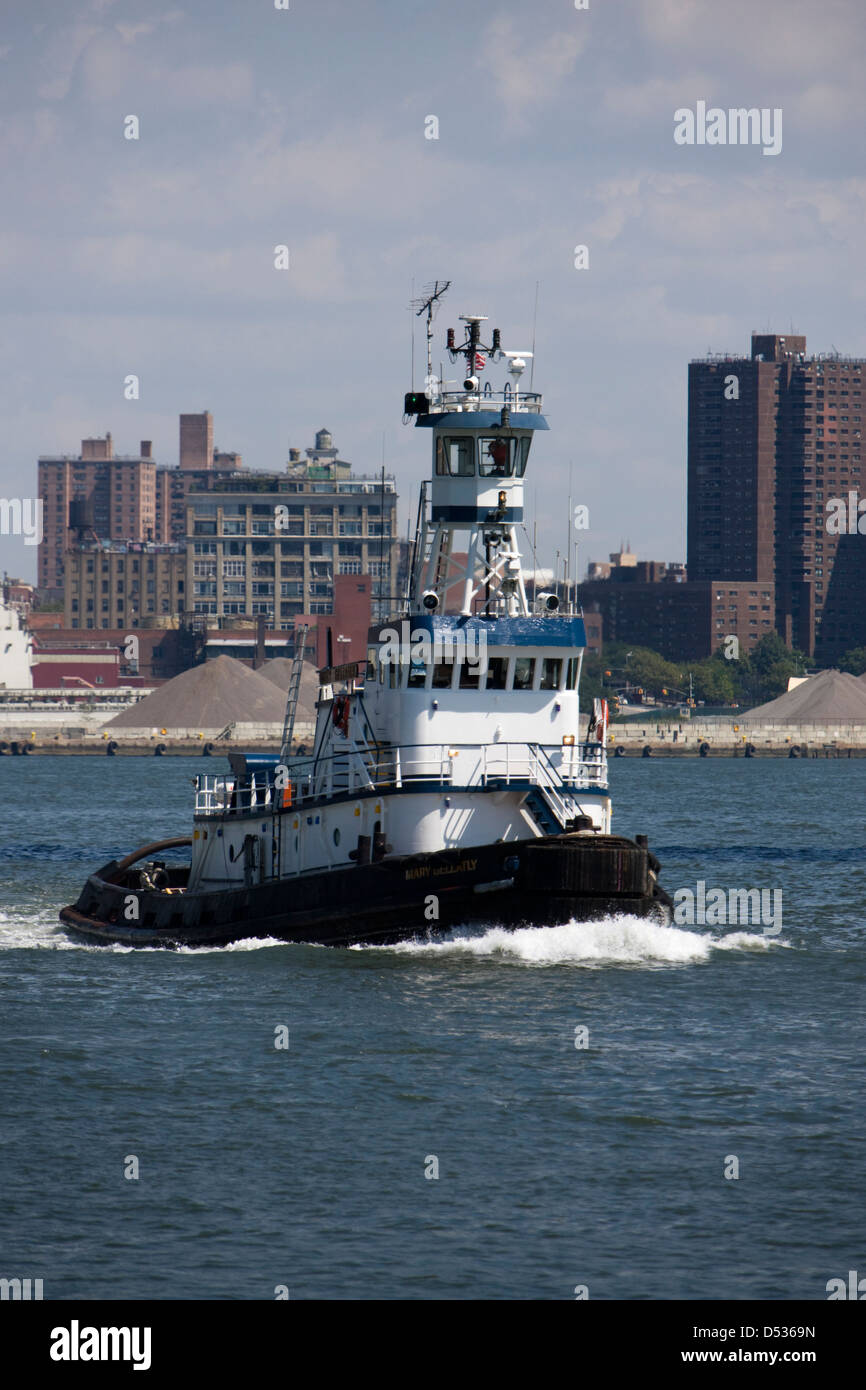 Tugboat pilot hi-res stock photography and images - Alamy