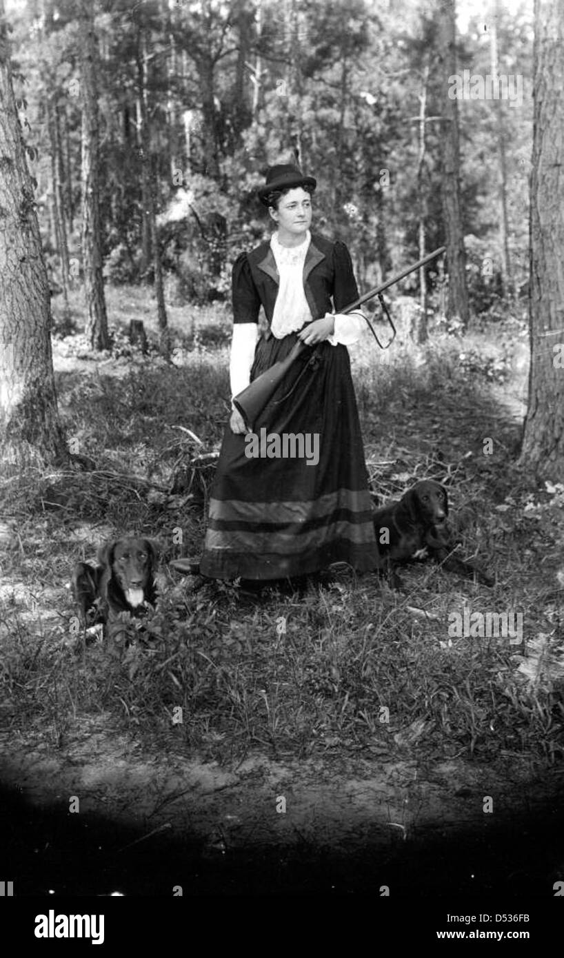 Female hunter woman hunting Black and White Stock Photos & Images - Alamy