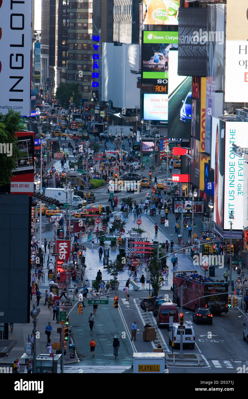 Times square rush hour High Resolution Stock Photography and Images - Alamy