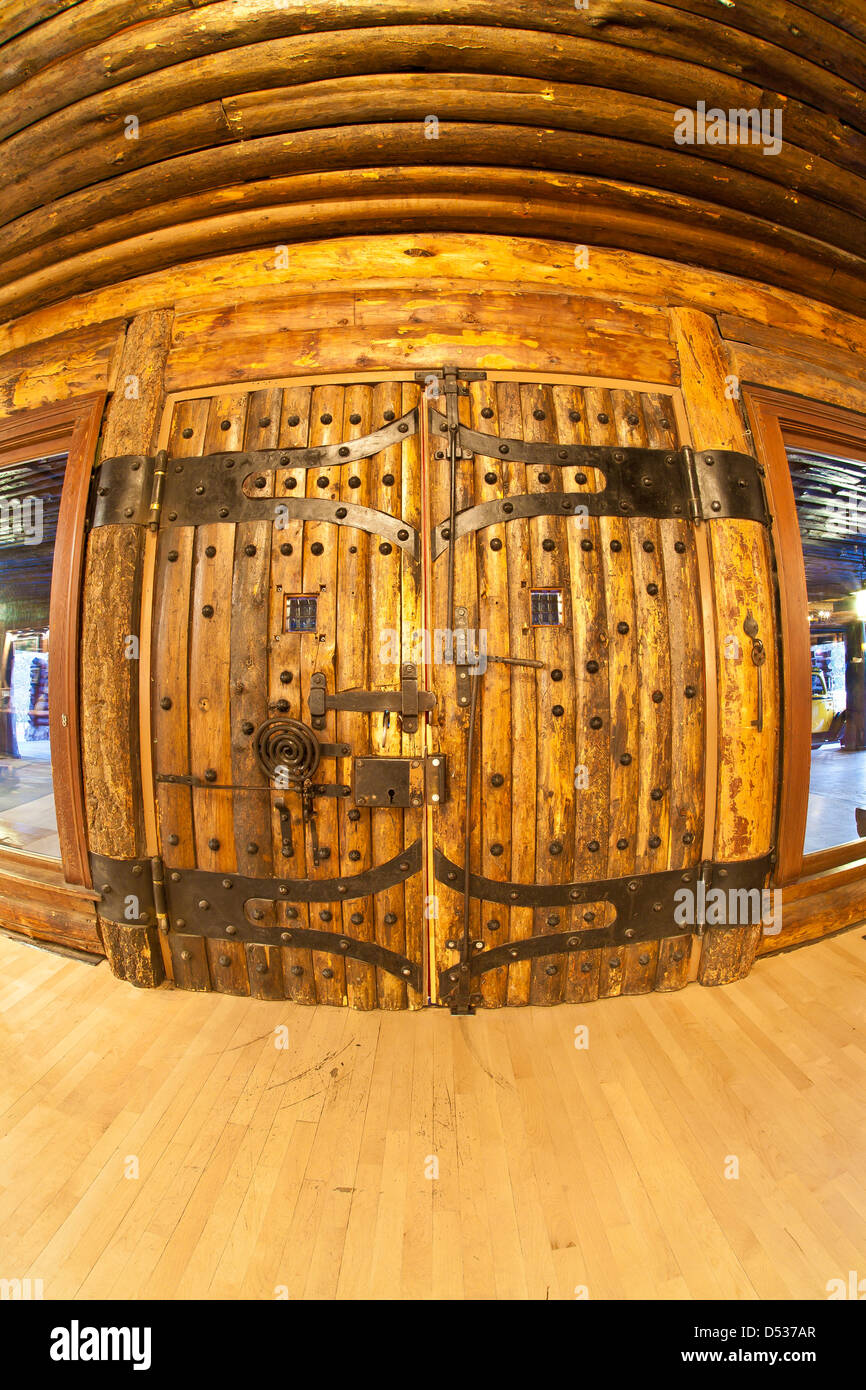 Old faithful inn architecture hi-res stock photography and images - Alamy