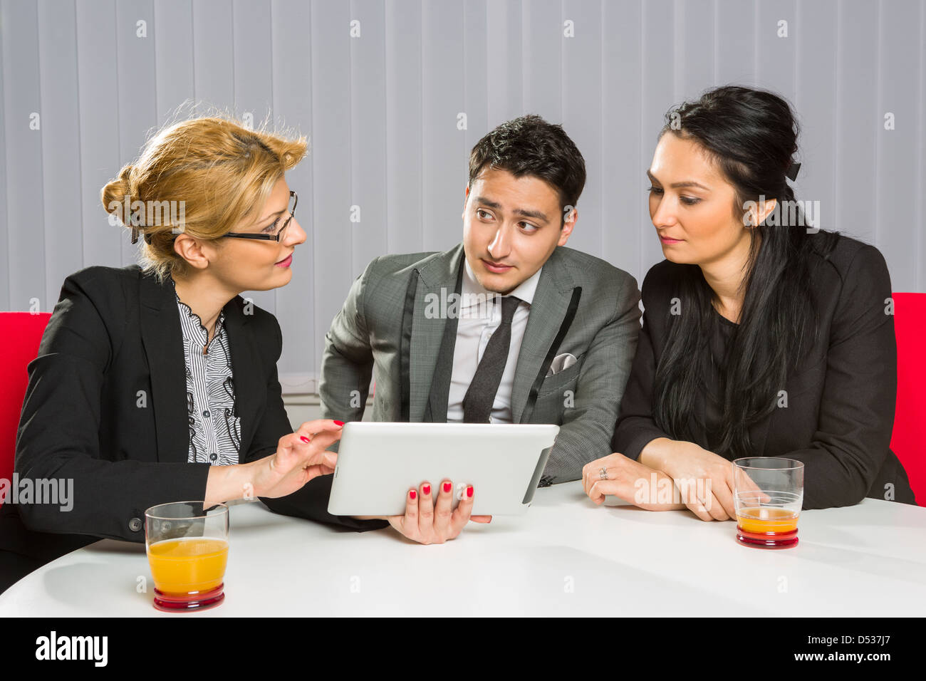 Briefing businesspeople hi-res stock photography and images - Alamy