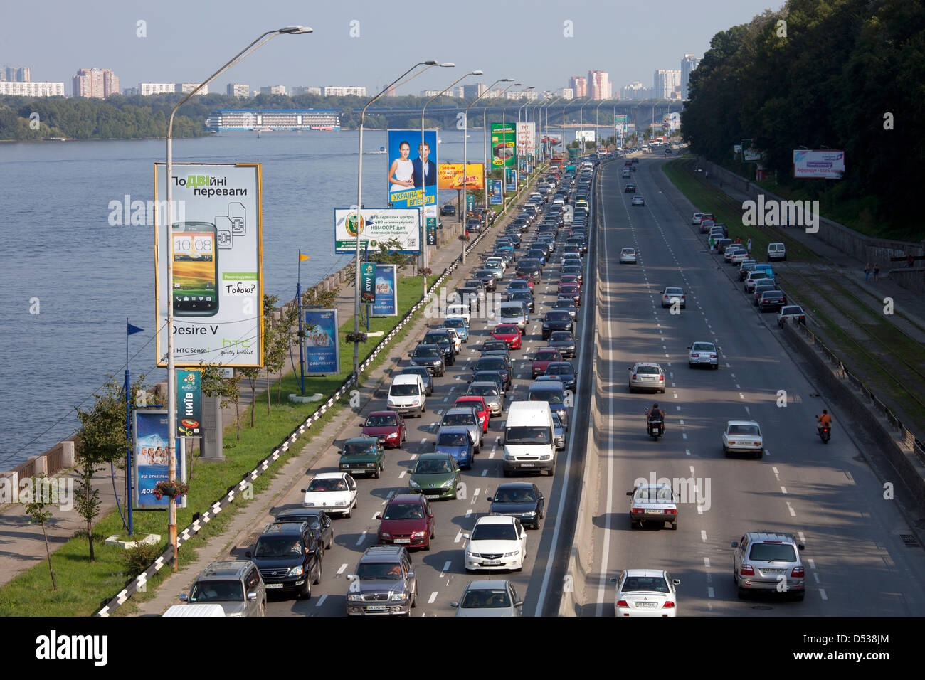 Kiev, Ukraine, traffic congestion in the city by the river Dnepr Stock ...