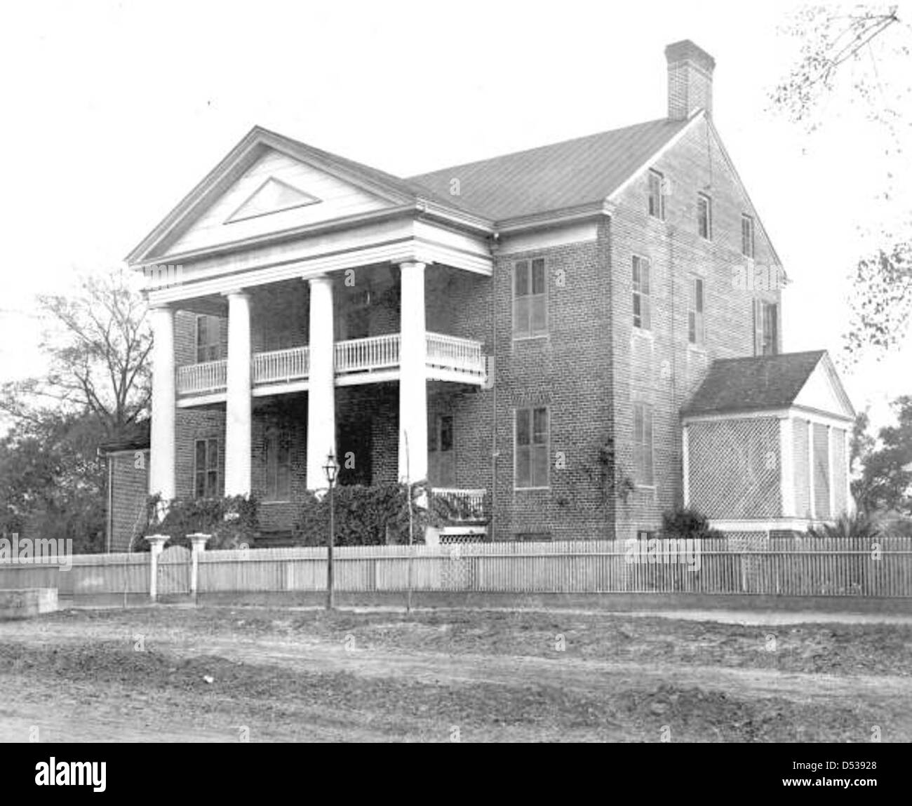 Southern antebellum mansion Black and White Stock Photos & Images - Alamy