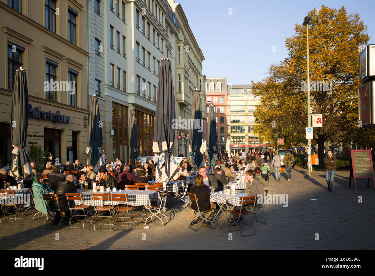 Guest garden cafe restaurant hi-res stock photography and images - Alamy