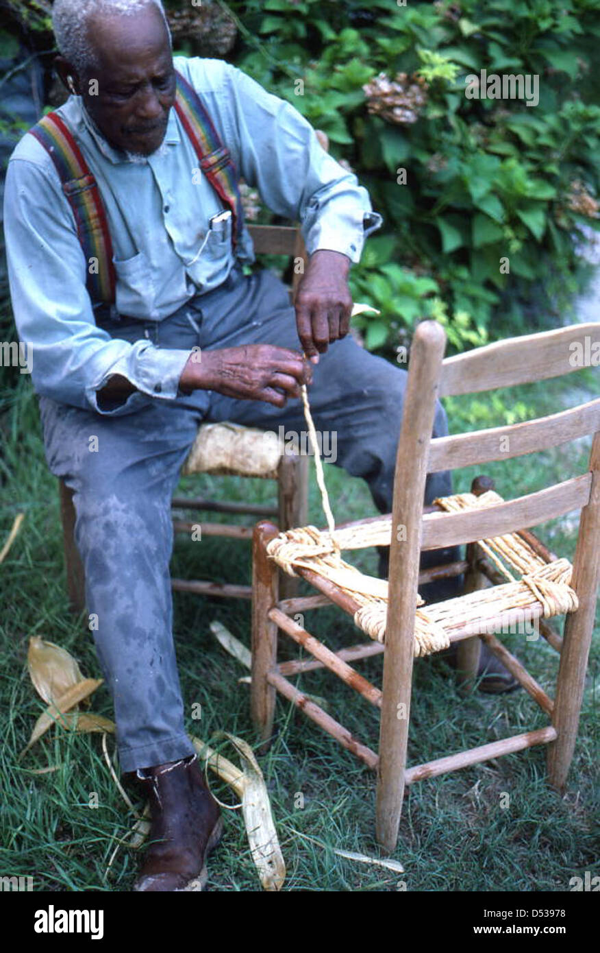Rufus Adams crafts a corn shuck chair seat bottom in Mayo, Florida ...