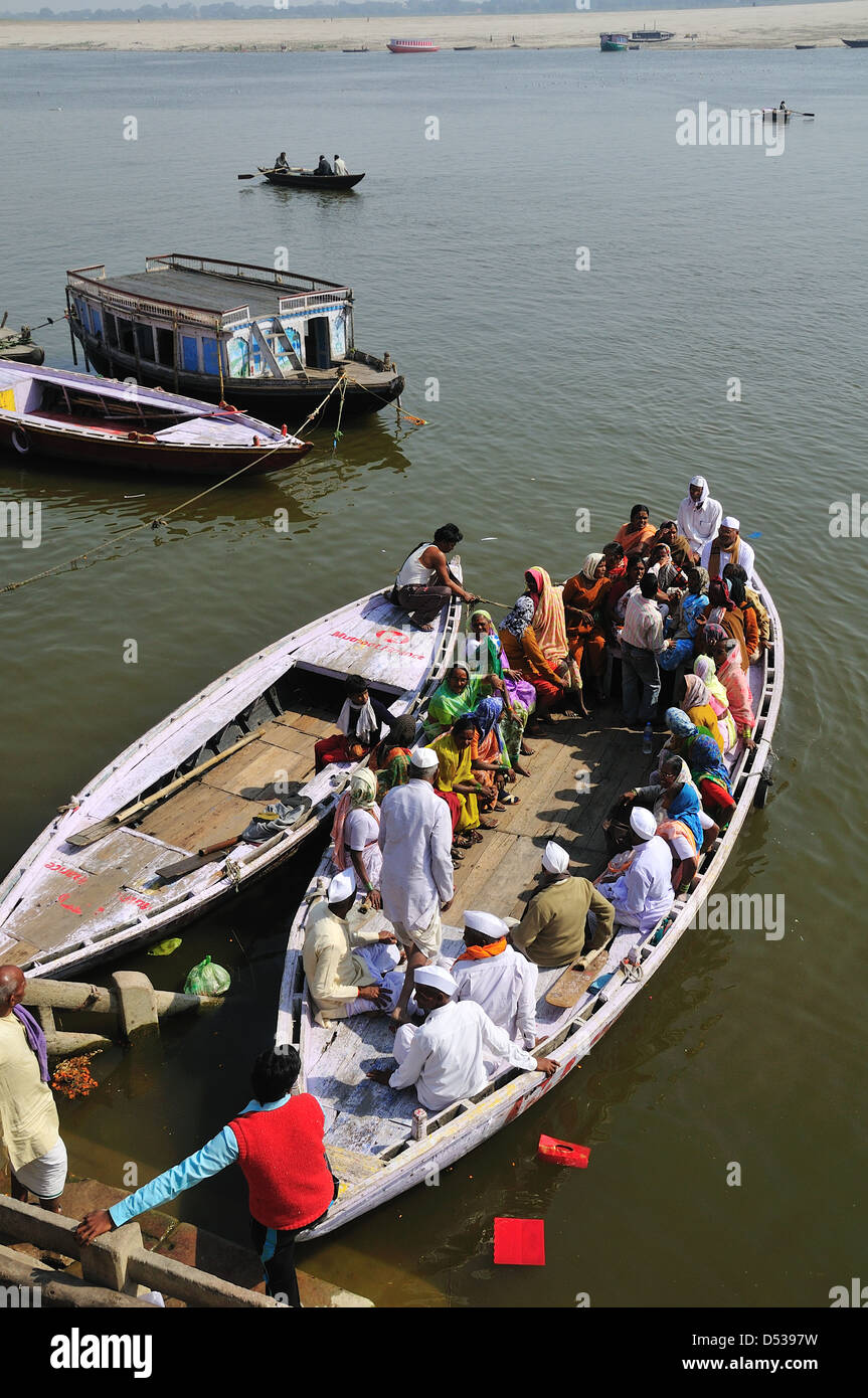 Pilgrims on the boat by the ghat Stock Photo - Alamy