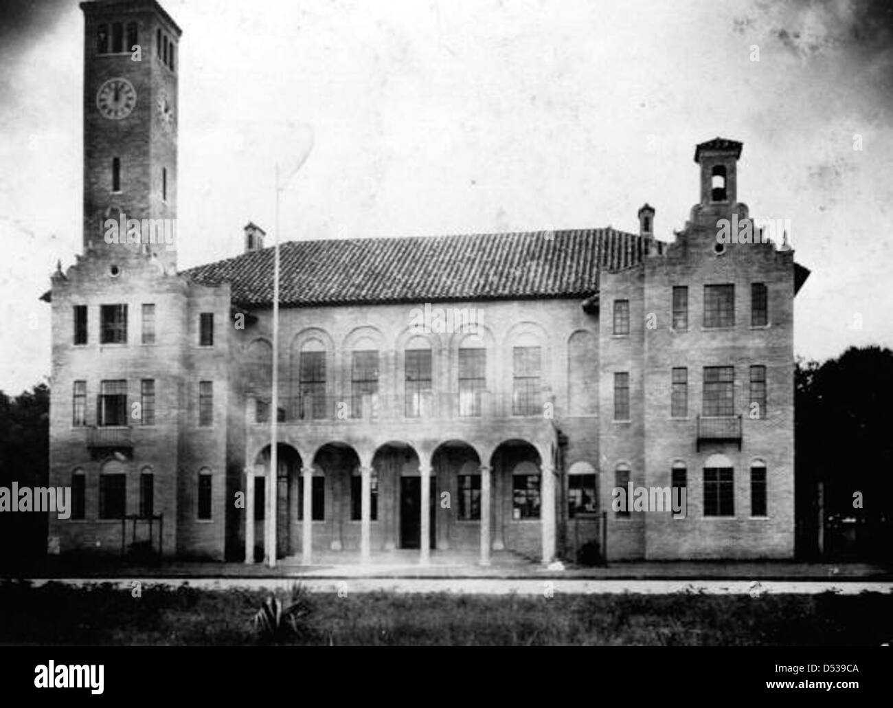 The Old Hendry County Courthouse, located on Bridge Street in La Belle ...