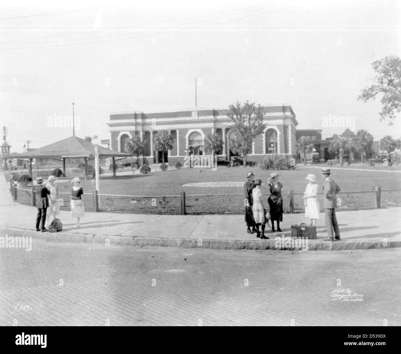 1920s railroad station Black and White Stock Photos & Images - Alamy