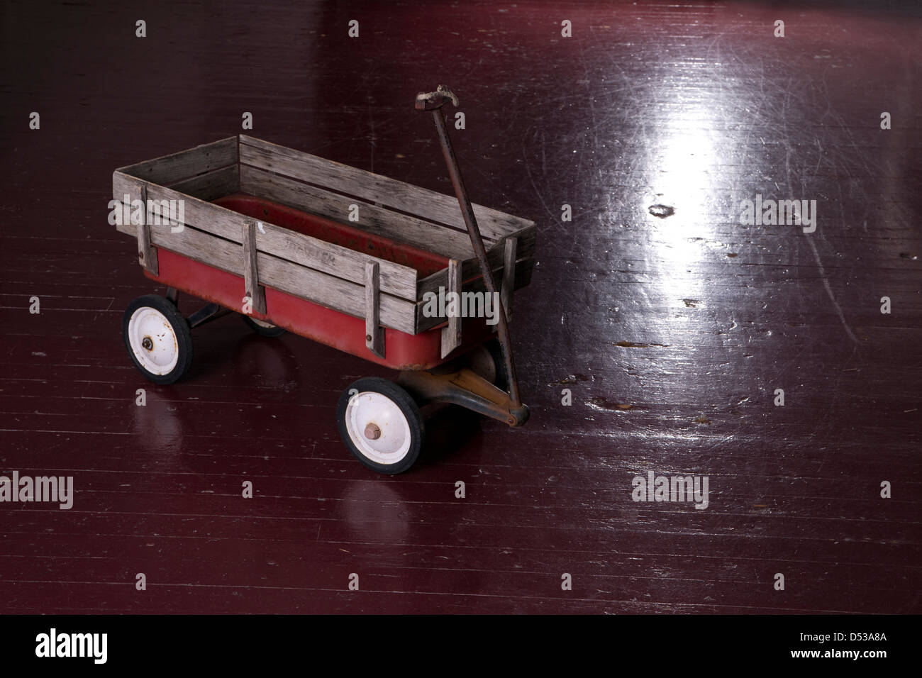 Little red wagon hi-res stock photography and images - Alamy