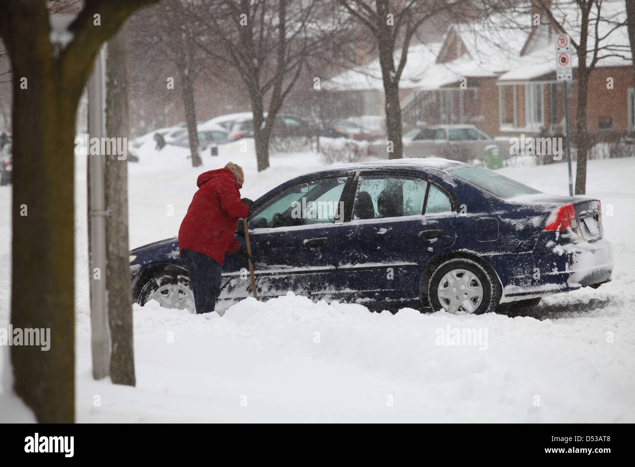 Stranded car in snowstorm hi-res stock photography and images - Alamy