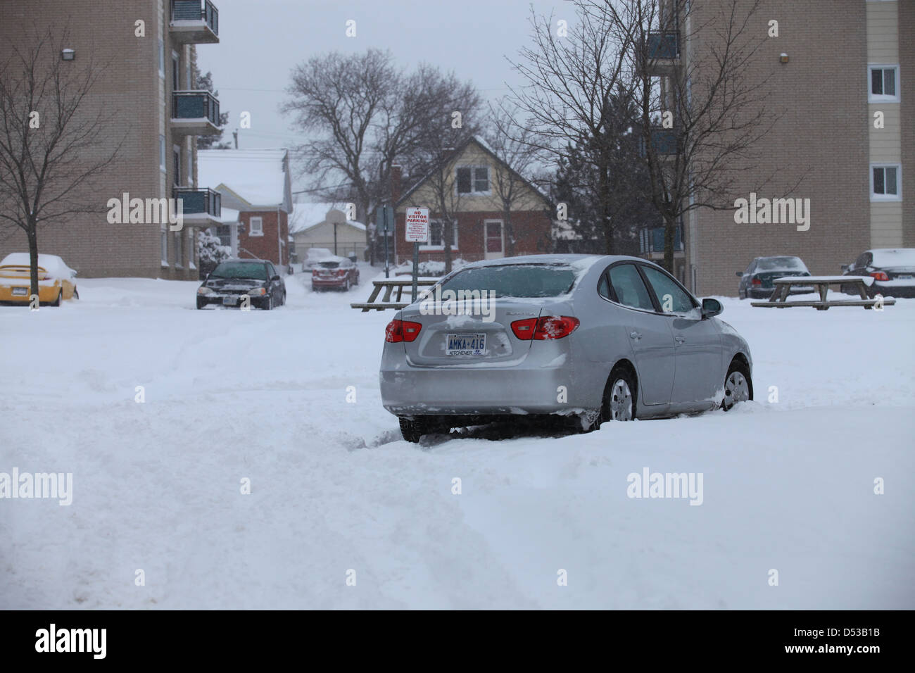 Stranded car in snowstorm hi-res stock photography and images - Alamy
