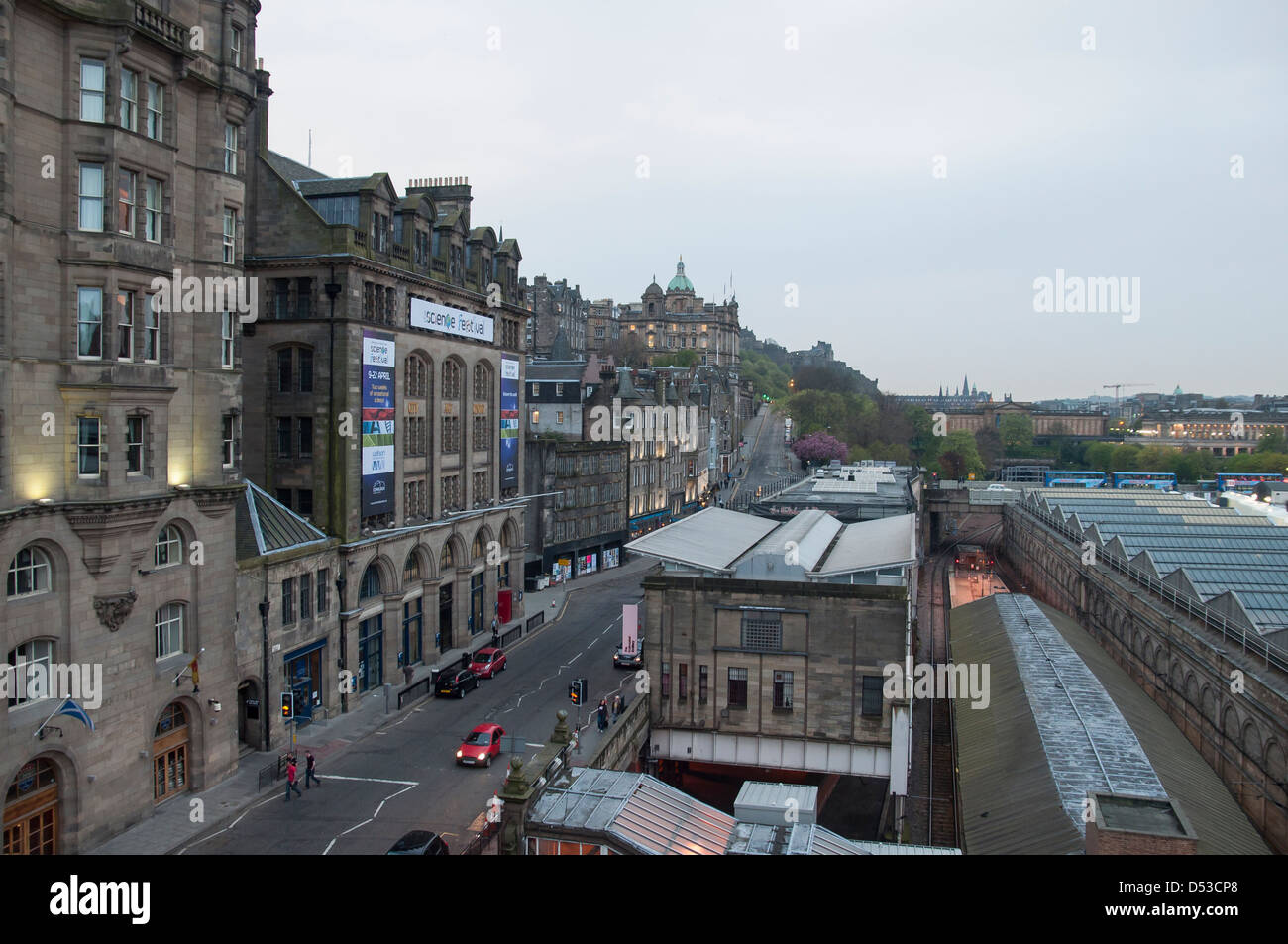 Edinburgh street view Stock Photo - Alamy