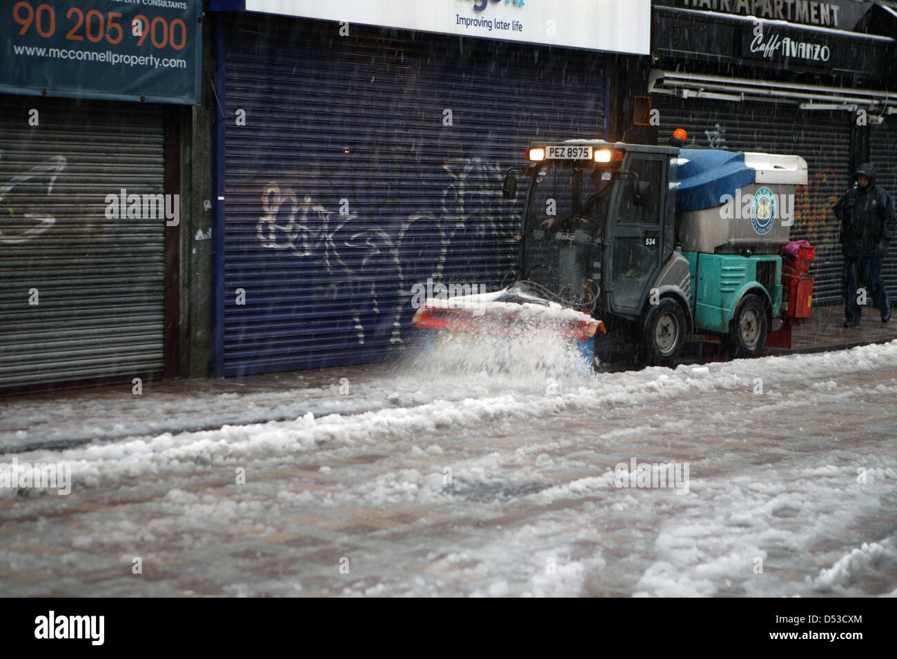Belfast, UK. 22nd March 2013. After a heavy downfall of snow, Belfast ...
