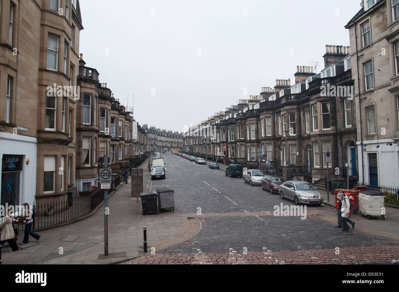 Edinburgh street view Stock Photo - Alamy
