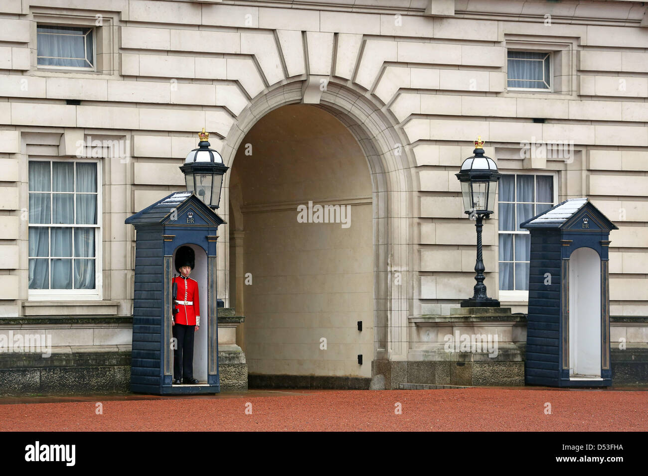 In uniform of the welsh guards hi-res stock photography and images - Alamy