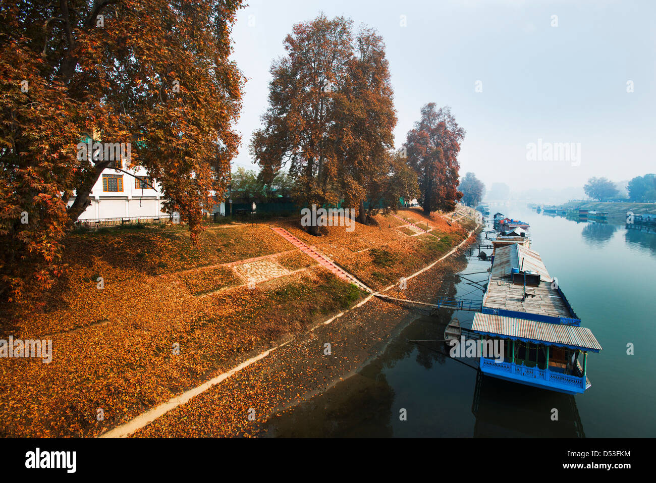 Boats in river jhelum river hi-res stock photography and images - Alamy