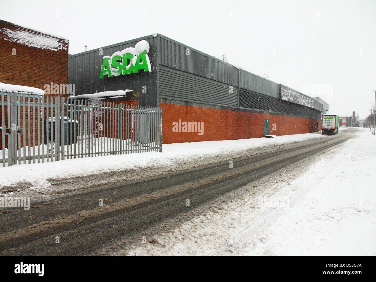 Asda leeds hi-res stock photography and images - Alamy