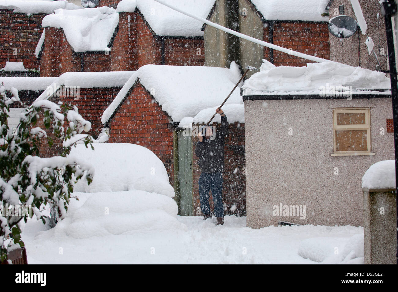 Snow falling off roof hi-res stock photography and images - Alamy