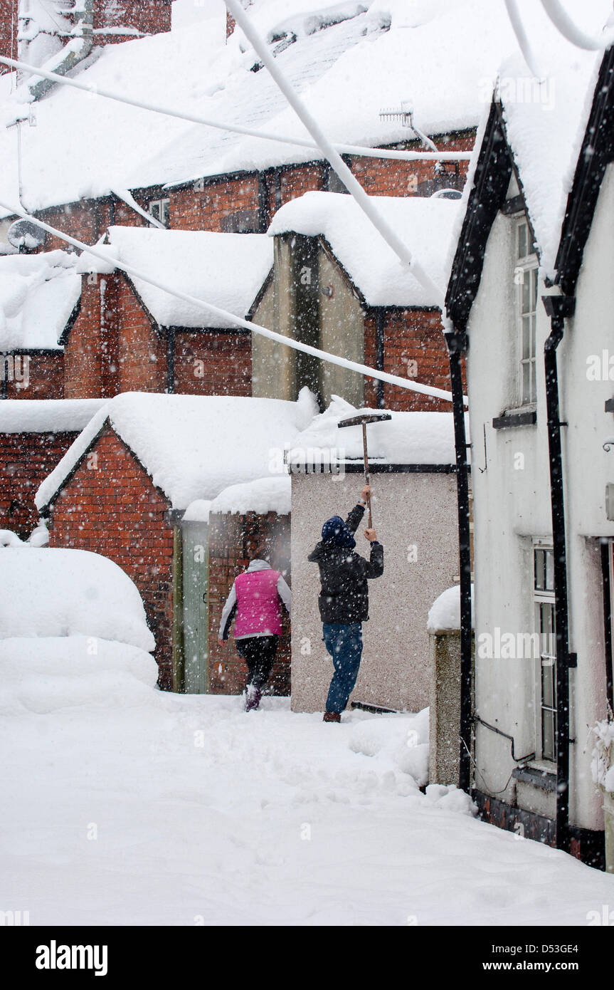 Snow falling off roof hi-res stock photography and images - Alamy