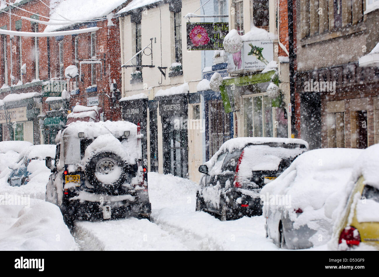 Llangollen, UK. 23rd March 2013. Snow has been falling all night and ...