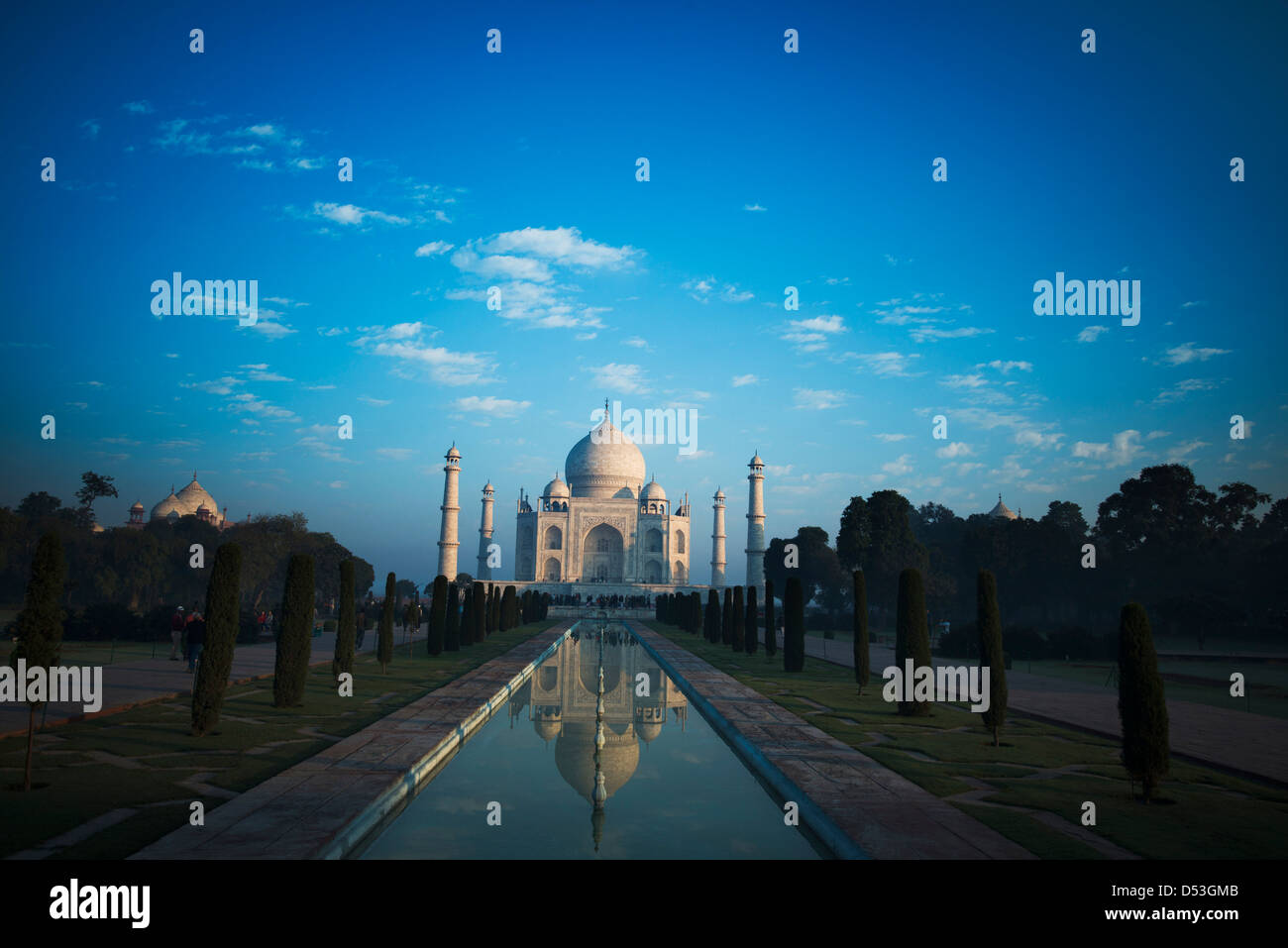 Taj mahal morning reflecting pool hi-res stock photography and images ...