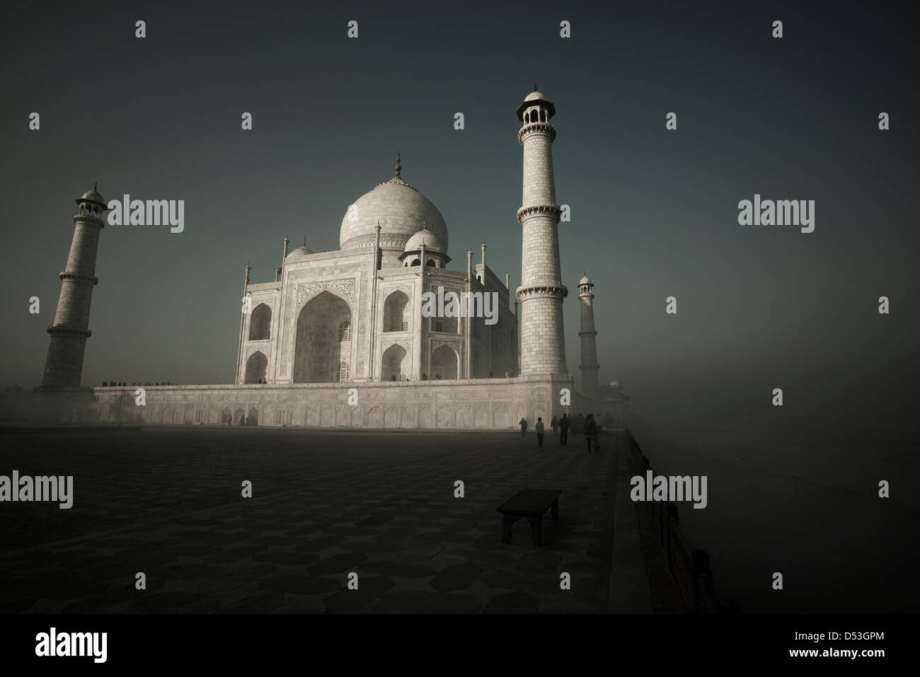 Misty morning view of the Taj Mahal, Agra, Uttar Pradesh, India Stock ...