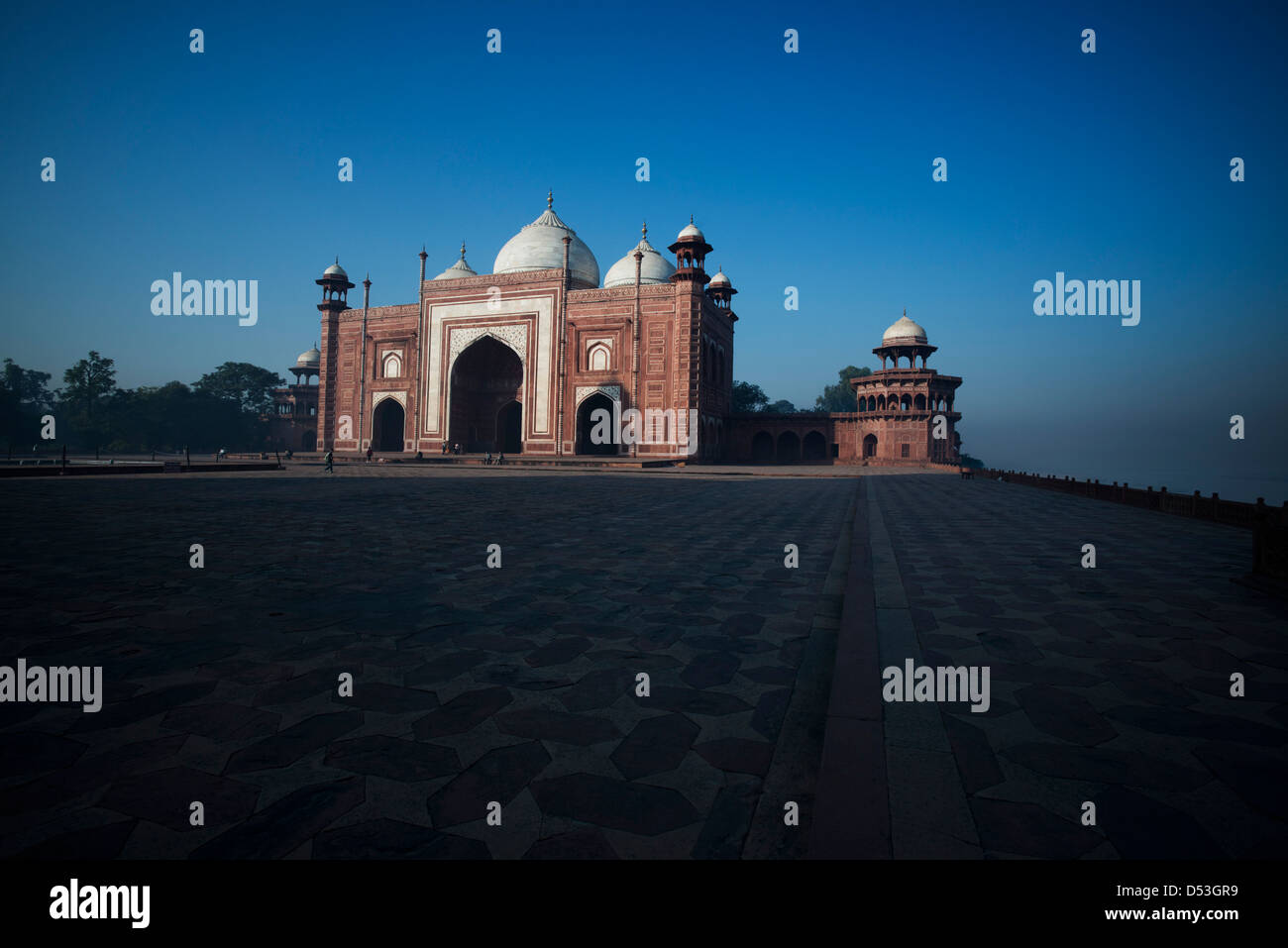 Mosque of Taj Mahal, Agra, Uttar Pradesh, India Stock Photo - Alamy
