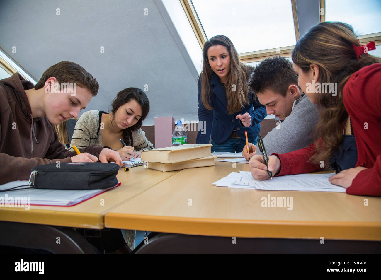 High school classroom hi-res stock photography and images - Alamy