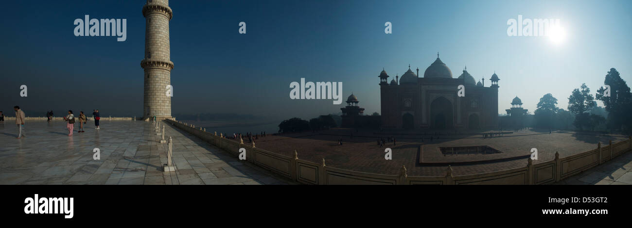 Mosque of Taj Mahal, Agra, Uttar Pradesh, India Stock Photo - Alamy