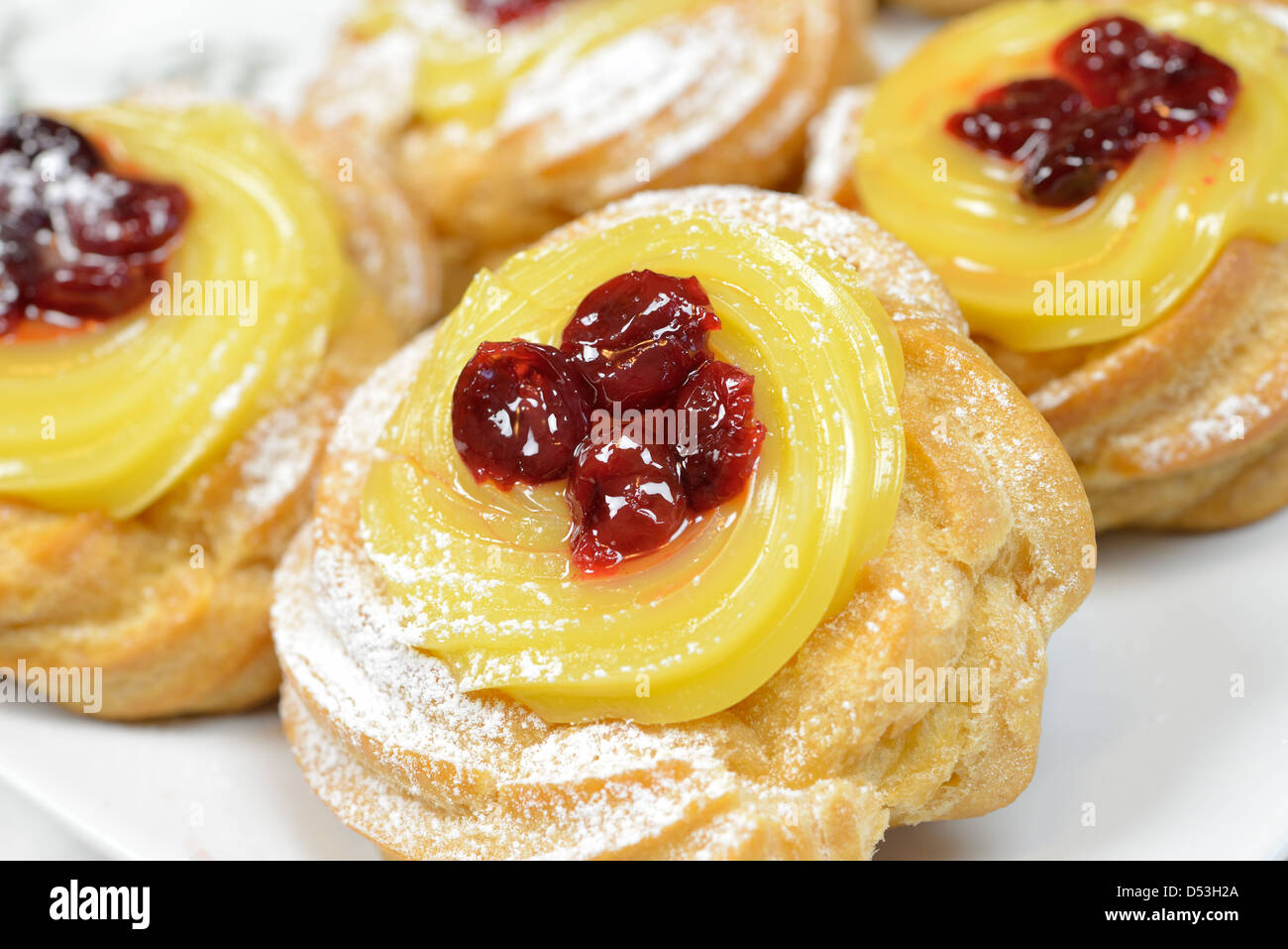 Zeppole hi-res stock photography and images - Alamy