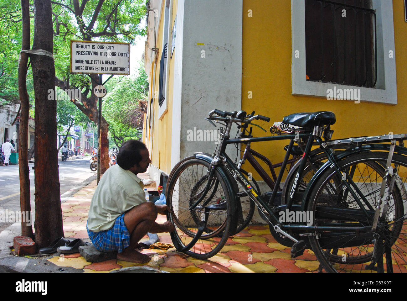 Bicycle repair man on Pondicherry street, India Stock Photo - Alamy