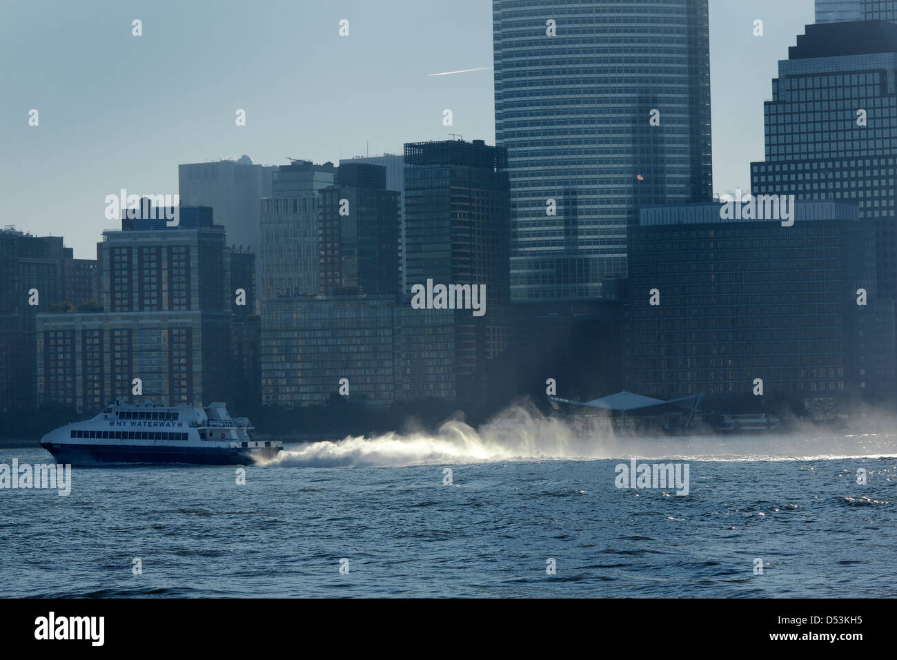 Ferry on hudson river hi-res stock photography and images - Alamy