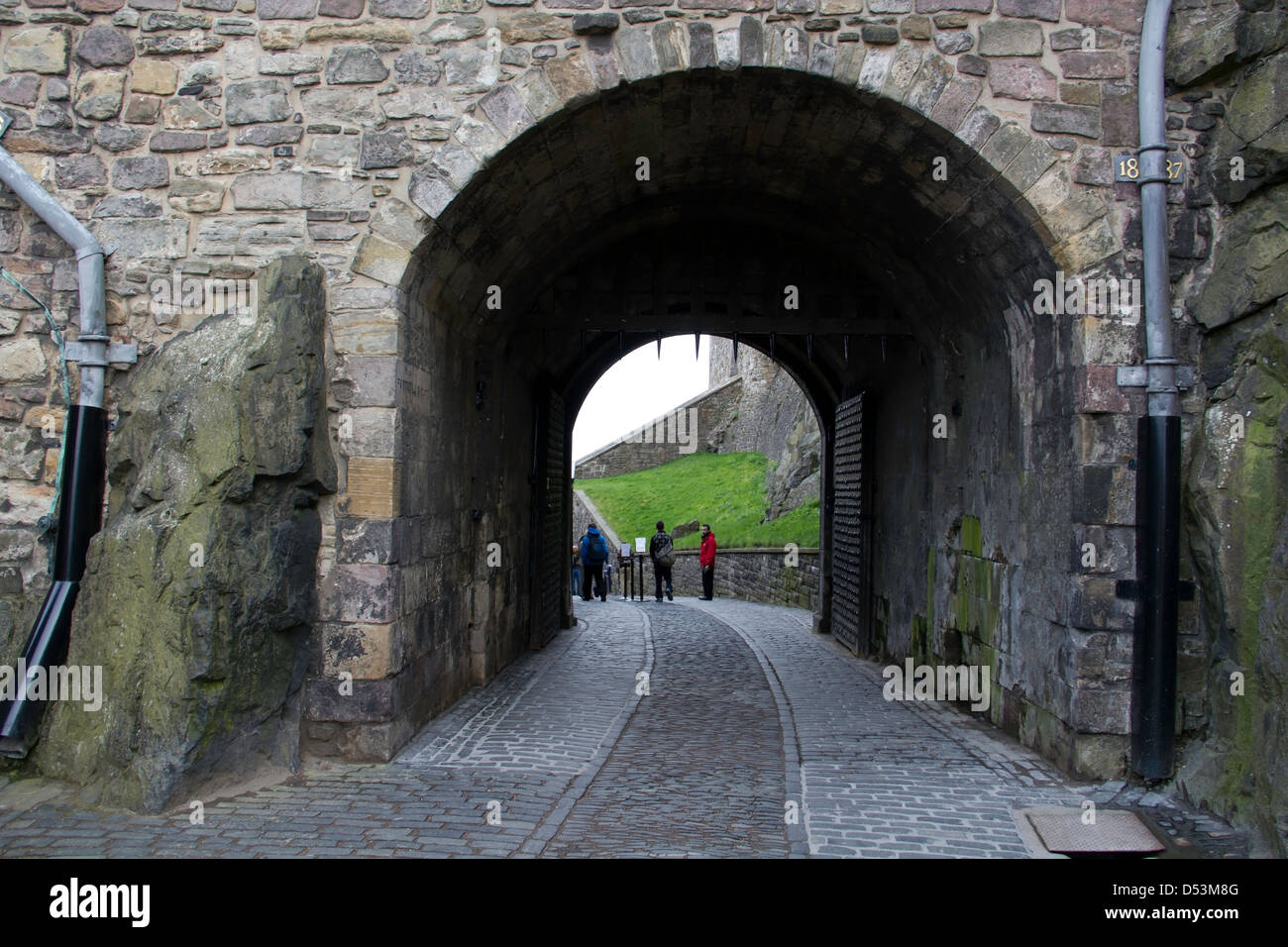 Portcullis gate edinburgh castle hi-res stock photography and images ...