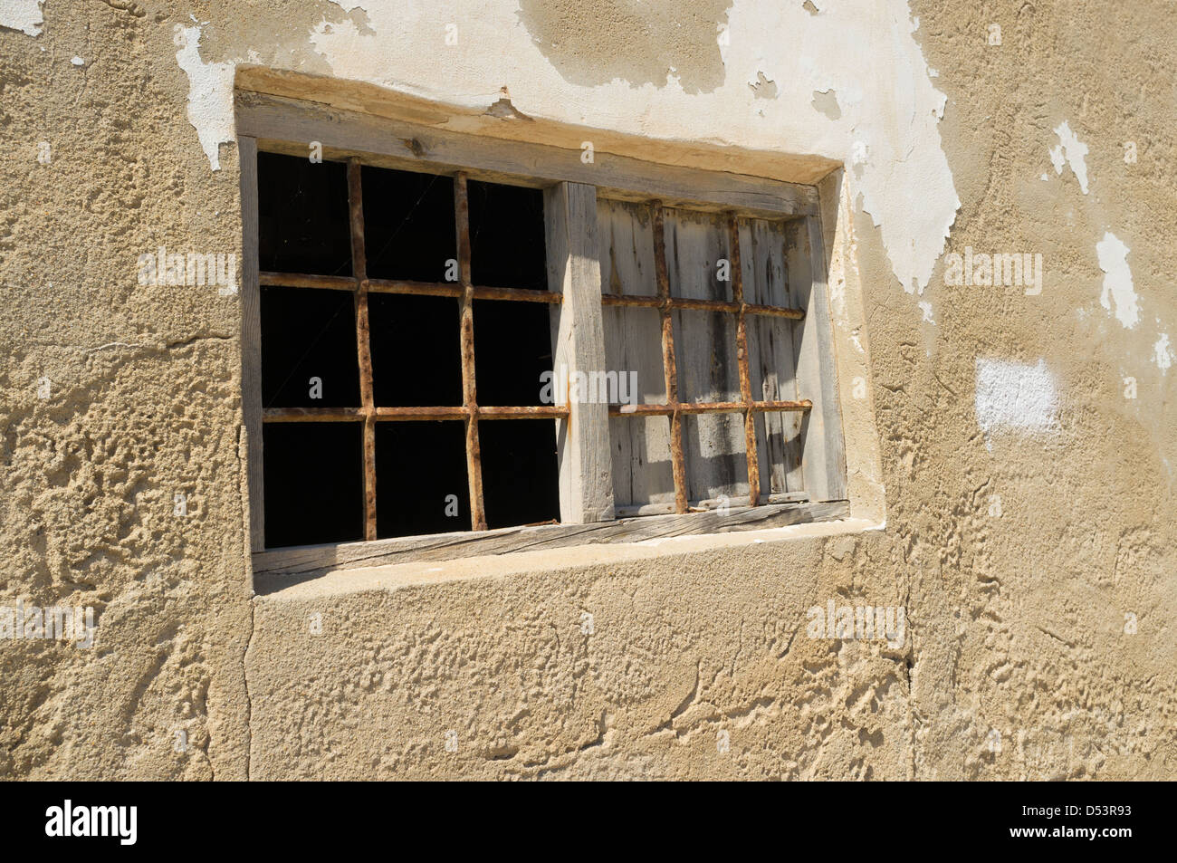 Grunge window on a derelict building exterior Stock Photo - Alamy