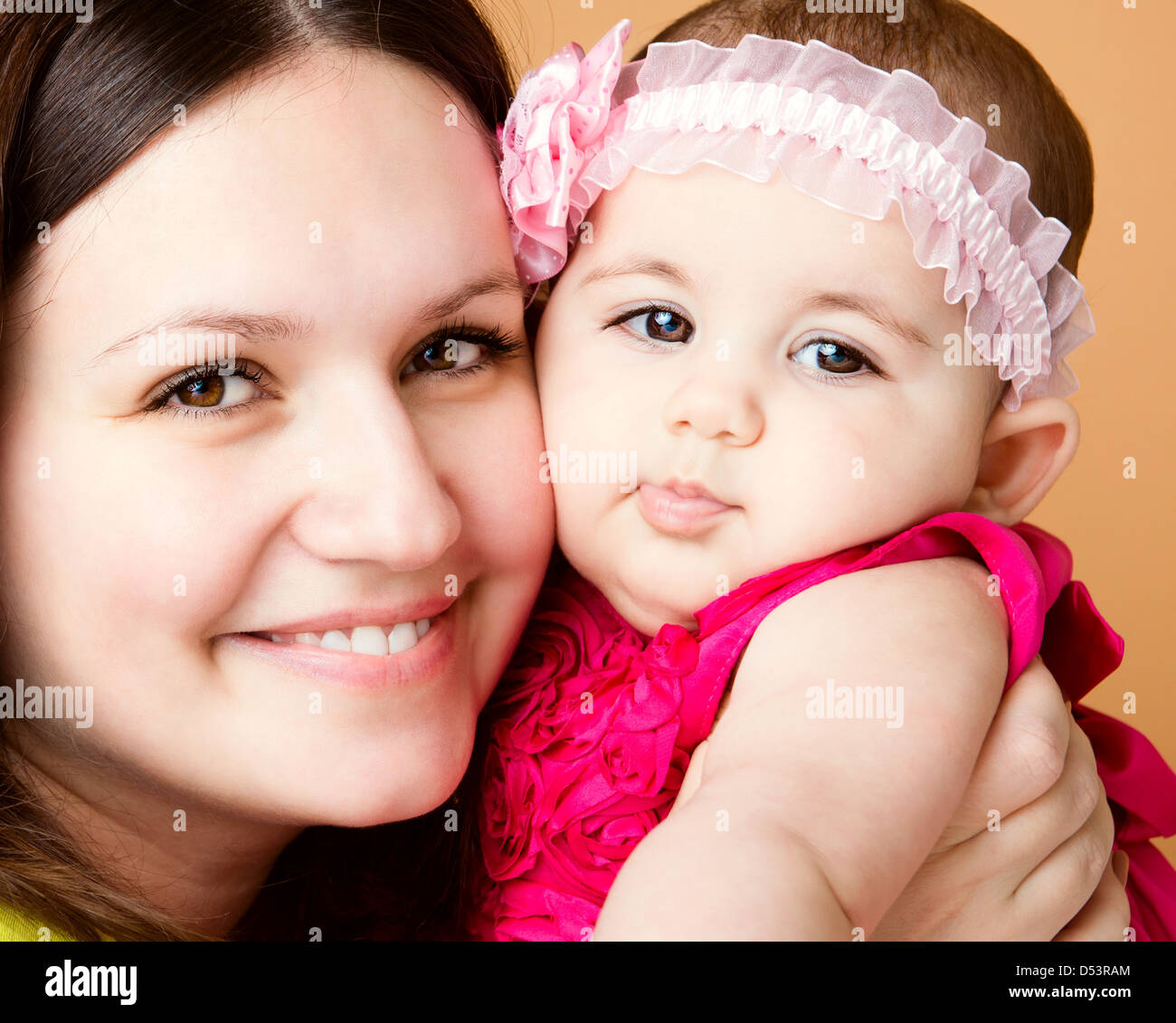 Closeup portrait of beautiful young mother with cute daughter Stock ...
